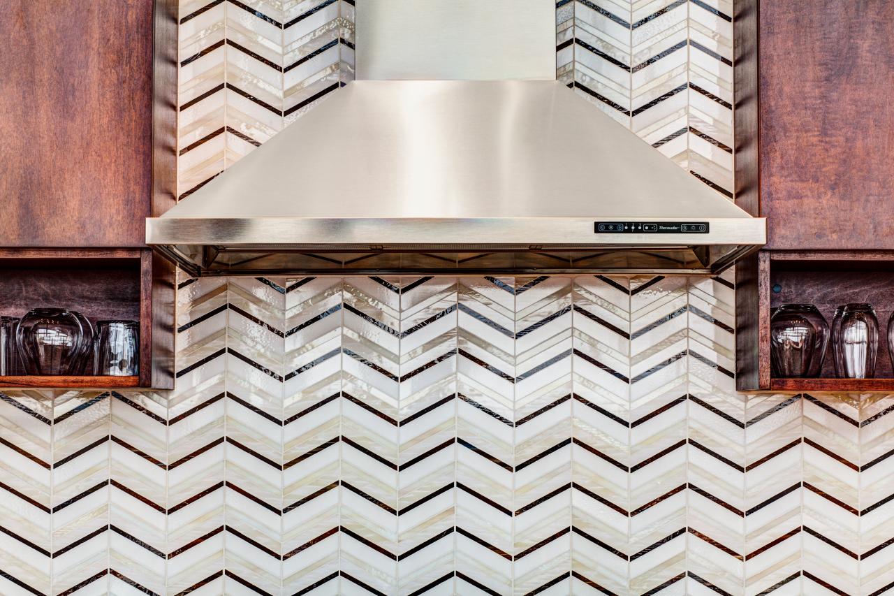How to Lay Herringbone Tiles (Best Tips and Patterns) - Best Flooring ...